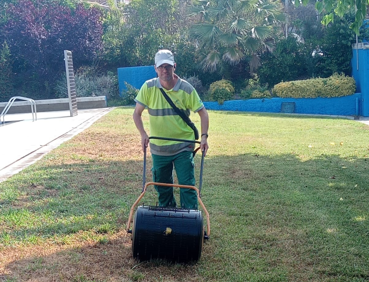 Nuestro equipo de jardinería, siempre al pie del cañón | Fundació Iris